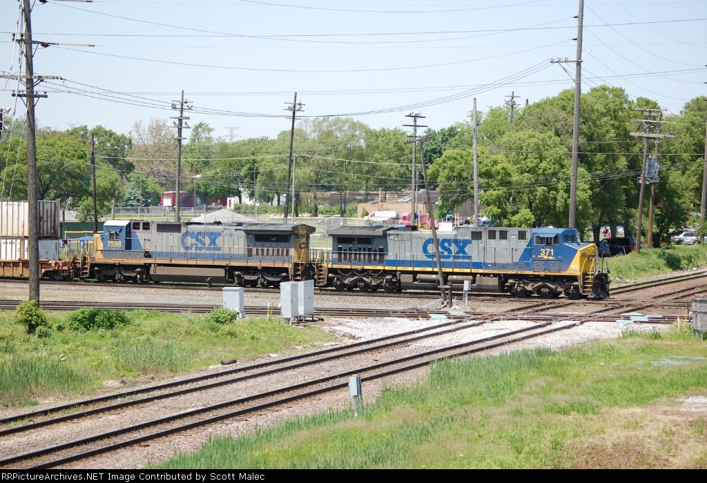 CSX 371 & 7598